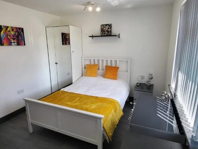 Room at Dorset Close, Greater London