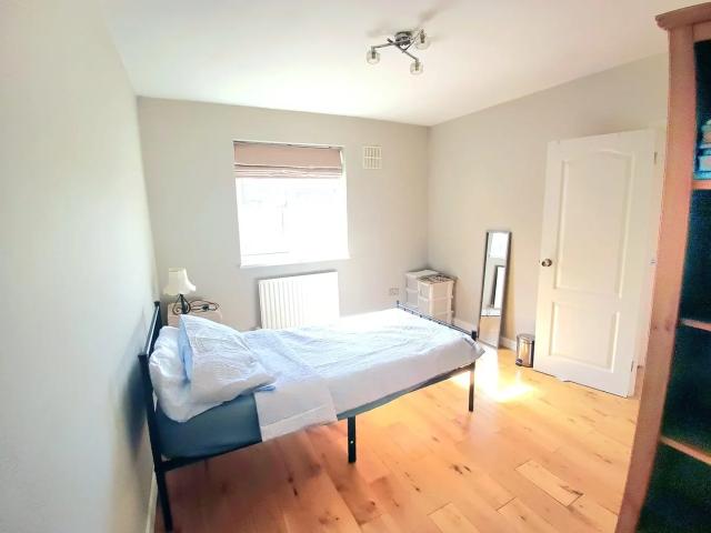 Room at Dorset Gardens, Greater London