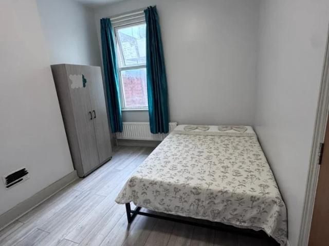 Room at Dorset Road, Greater London