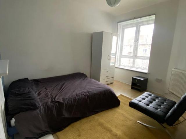 Room at Dorset Road, Greater London