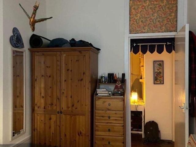 Room at Dorset Street, Glasgow