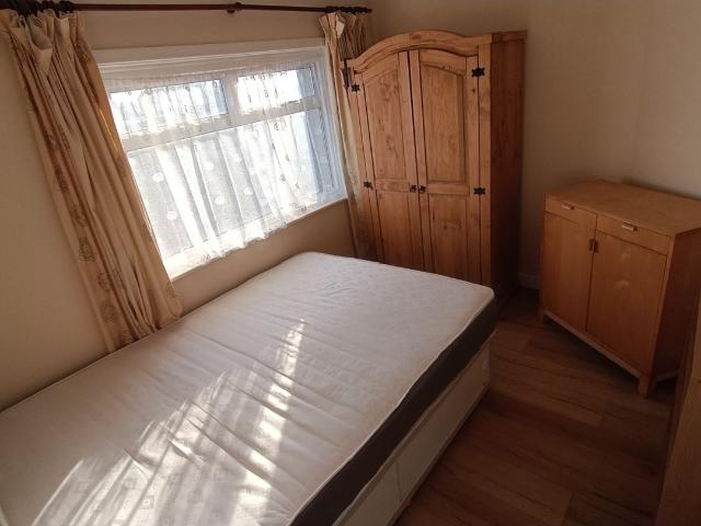 Room at Downton Road, Bristol