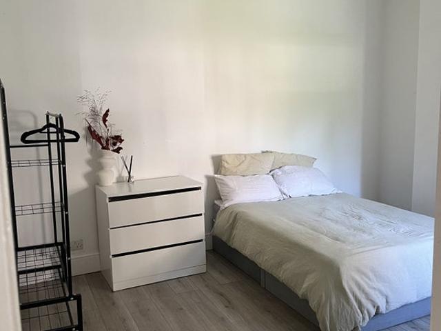 Room at Downham Road, Greater London