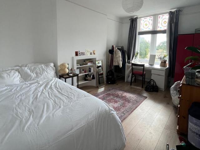 Room at Downleaze, Bristol