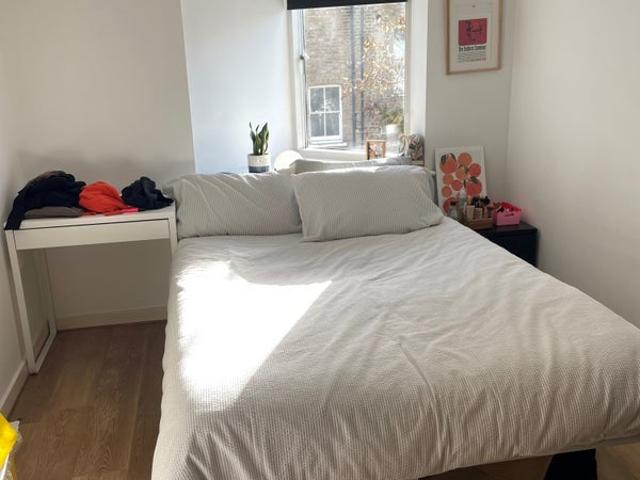 Room at Downs Road, Greater London