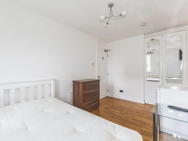 Room at Dowdeswell Close, Greater London
