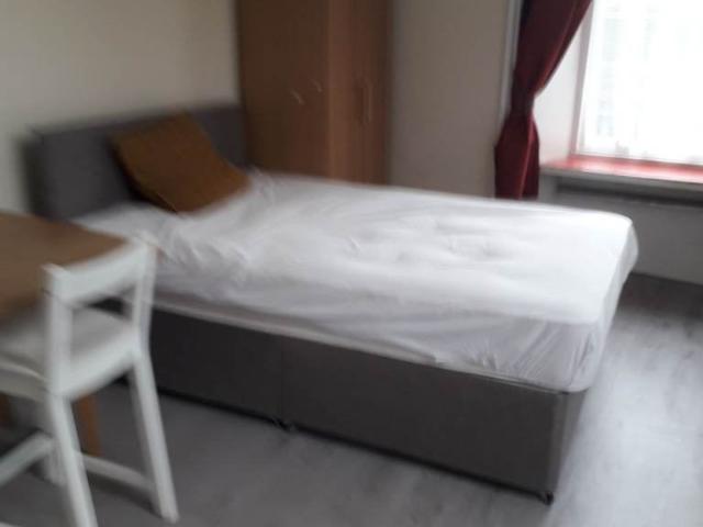 Room at Doune Gardens Lane, Glasgow