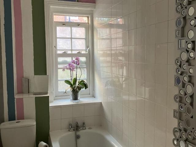 Room at Douglas Street, City of Westminster