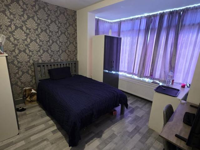 Room at Douglas Road, Birmingham