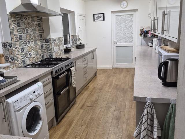 Room at Douglas Road, Birmingham