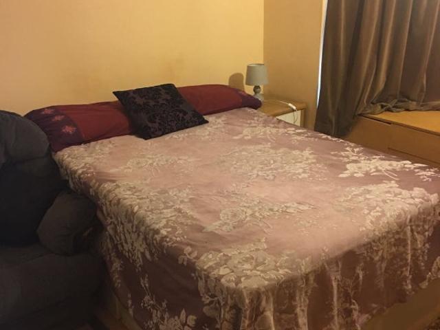 Room at Douglas Road, Luton