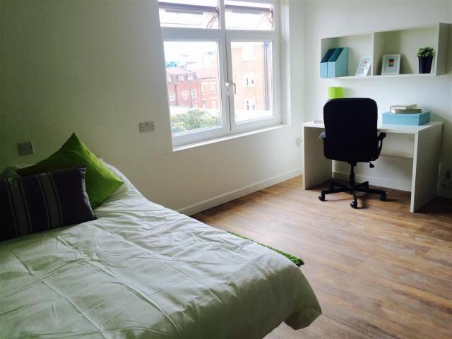 Room at Dove Street South, Bristol