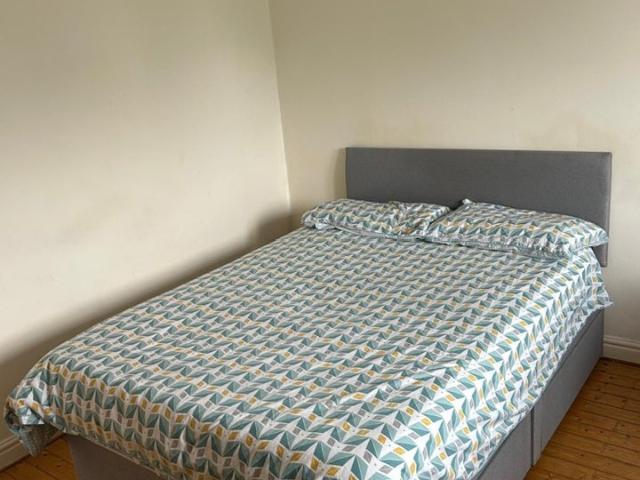 Room at Dover Close, Greater London