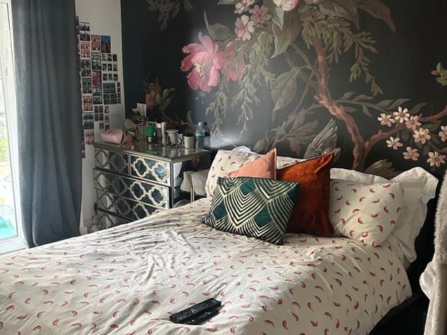 Room at Dragmore Street, Greater London