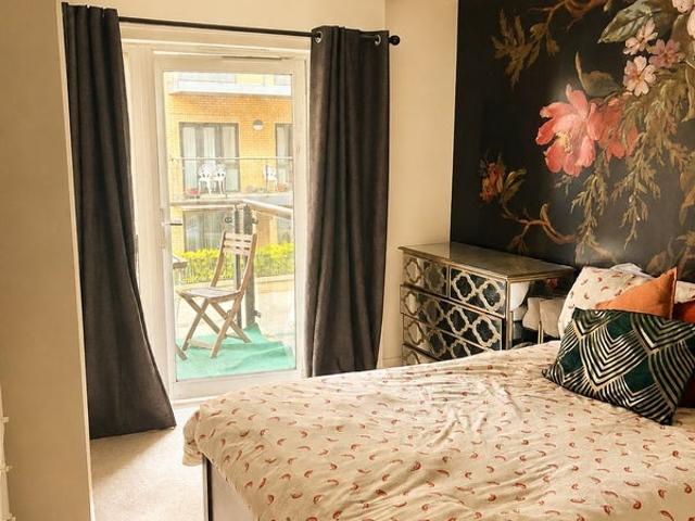 Room at Dragmore Street, Greater London