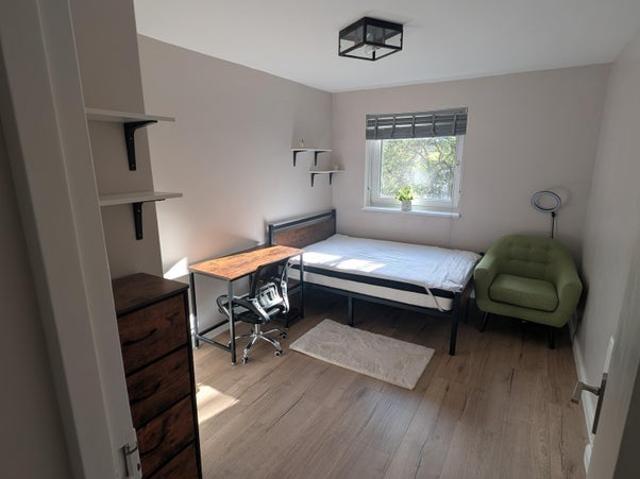 Room at Dragoon Road, Greater London