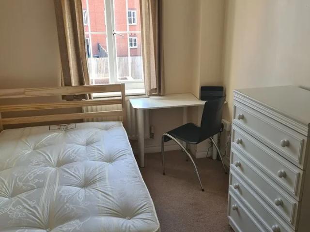 Room at Dragon Road, Welwyn Hatfield