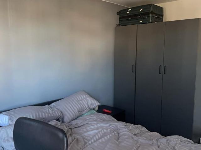 Room at Drake Road, Greater London