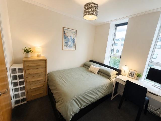 Room at Drayton Park, Greater London