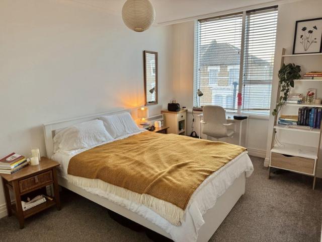 Room at Drayton Park, Greater London