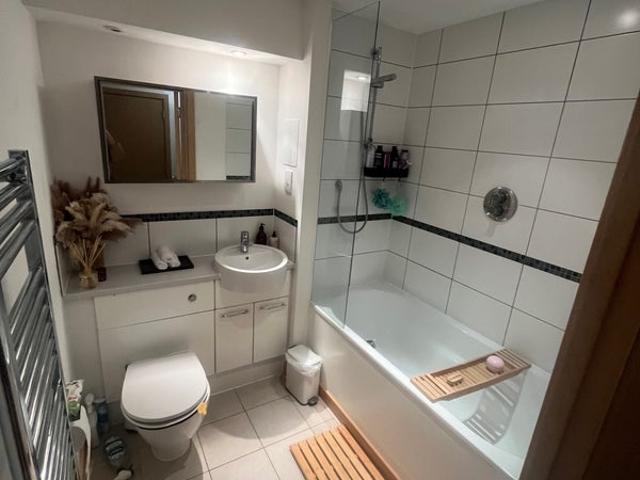 Room at Drayton Park, Greater London
