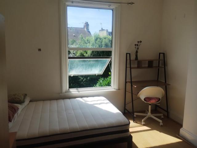 Room at Drayton Road, Greater London