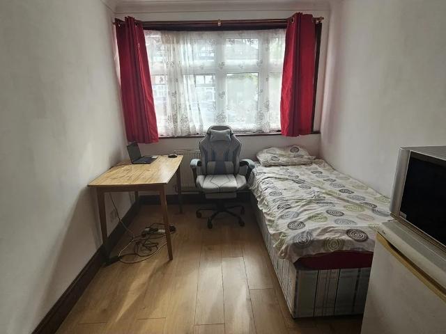 Room at Draycott Close, Greater London