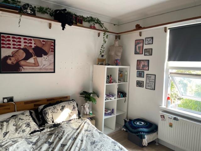 Room at Dresden Road, Greater London