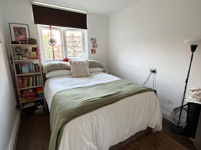 Room at Drummond Road, Greater London