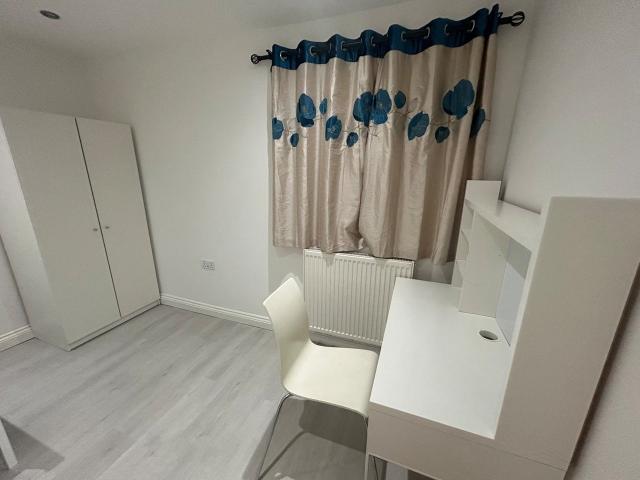 Room at Eton Avenue, Greater London