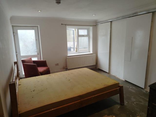 Room at Eton Avenue, Greater London