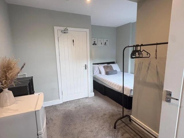 Room at Etwall Street, Derby
