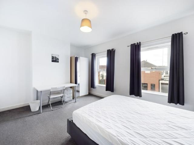 Room at Euston Road, Far Cotton