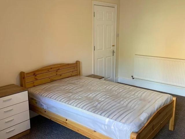 Room at Euston Road, Far Cotton
