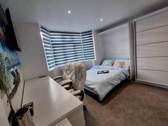 Room at Euston Road, Far Cotton