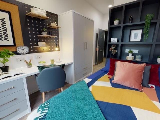 Room at Euston Road, Greater London
