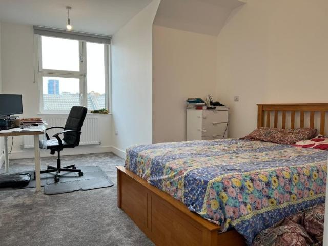 Room at Eve Road, Greater London