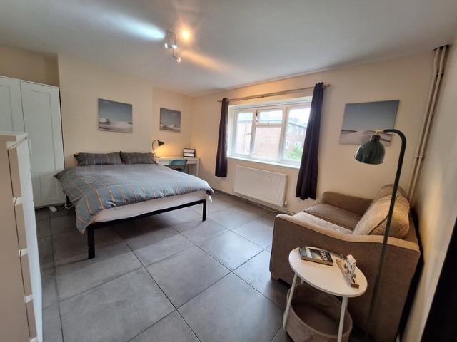 Room at Evelyn Walk, Greater London