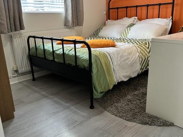 Room at Evelyn Court, Greater London