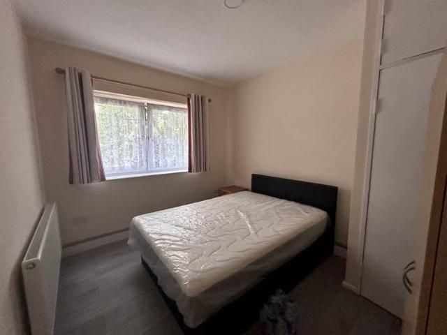Room at Evelyn Street, Greater London