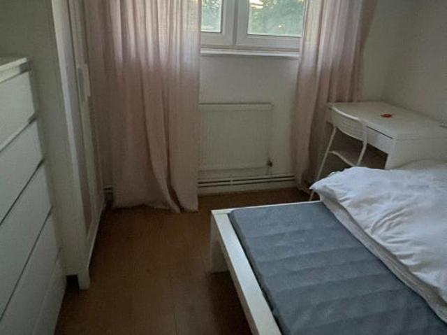 Room at Evelyn Street, Greater London