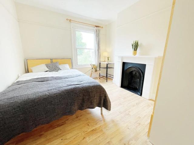 Room at Evelyn Street, Greater London