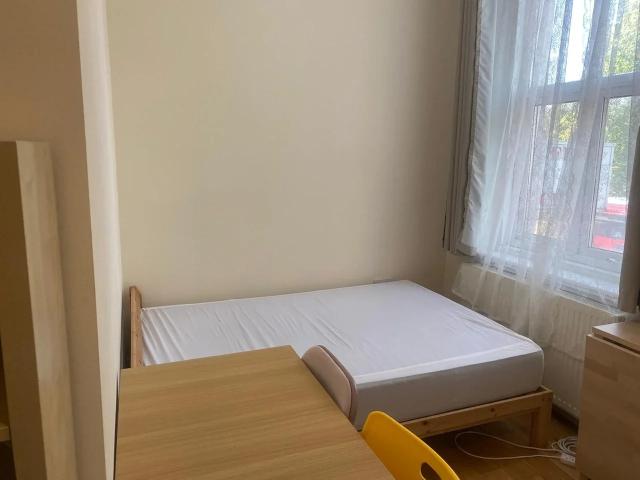 Room at Evelyn Street, Greater London