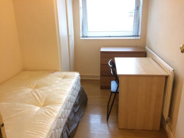 Room at Evelyn Street, Greater London