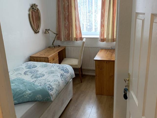 Room at Evelyn Street, Greater London
