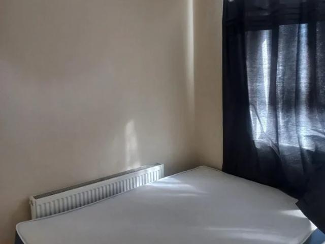 Room at Evelyn Street, Greater London
