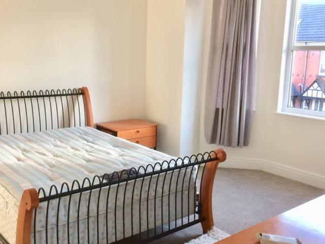Room at Everett Road, Manchester