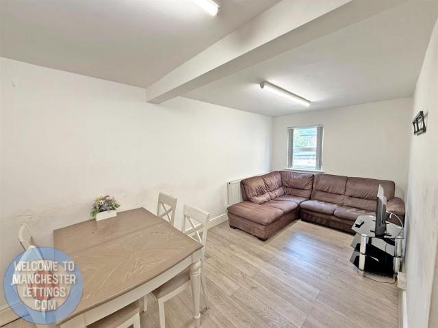 Room at Everett Road, Manchester