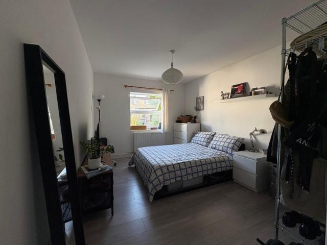 Room at Evering Road, Greater London