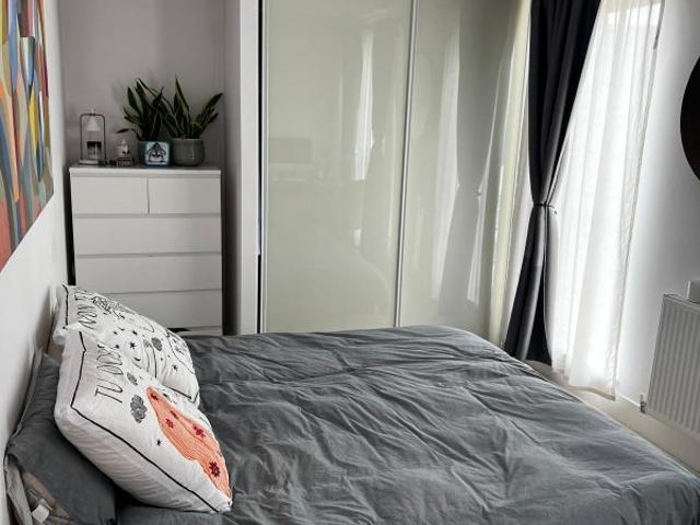 Room at Evesham Avenue, Greater London